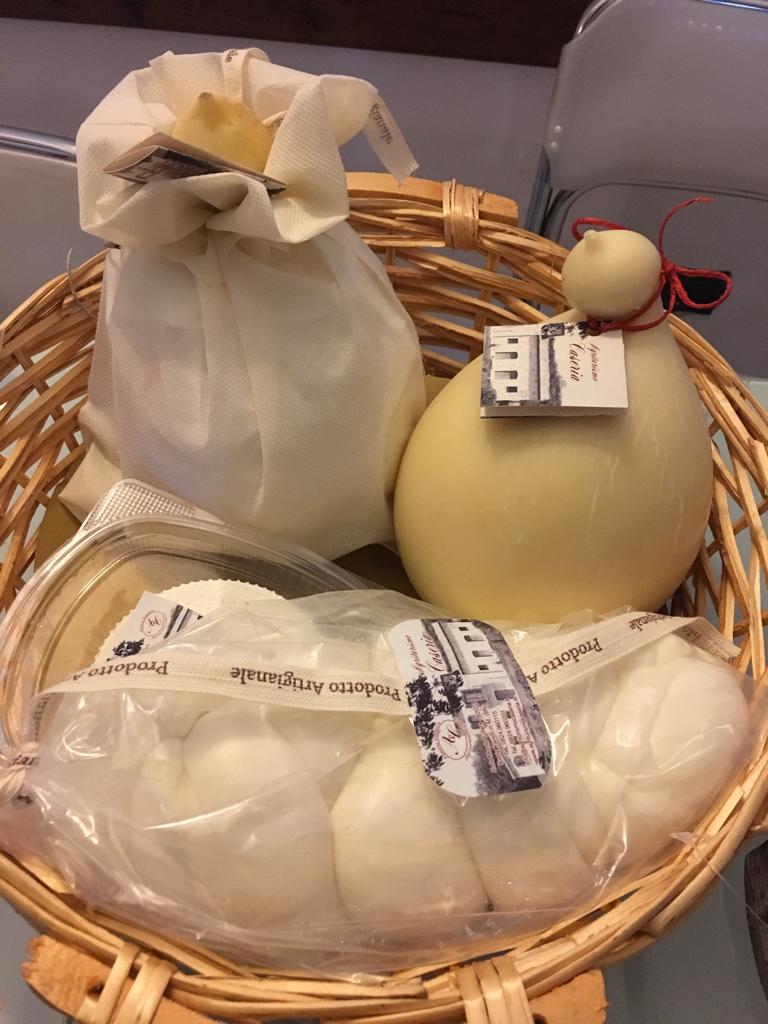 Produzione Caciocavallo Castelfranco in Miscano | Az. Agricola Caseria